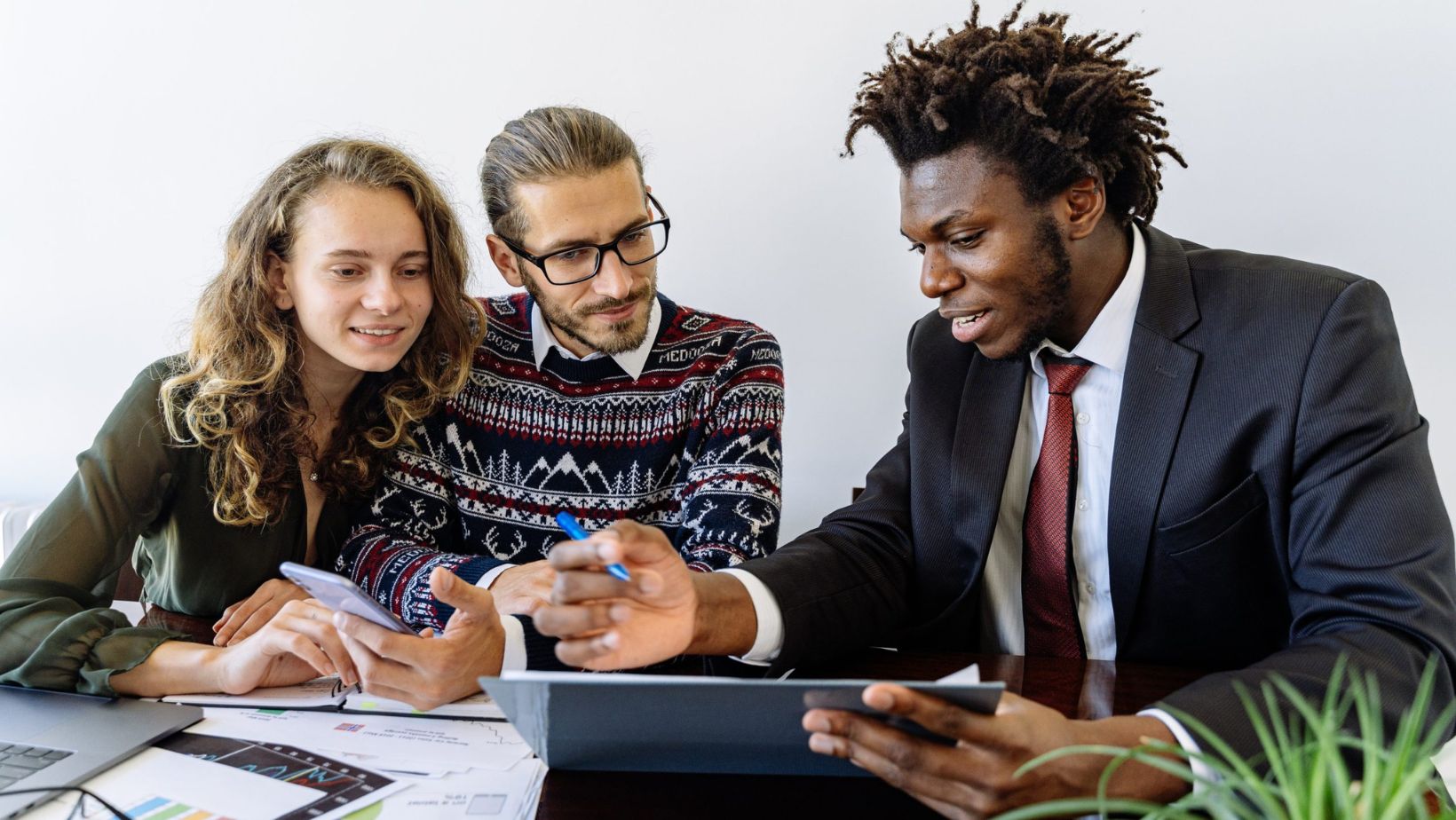 What is an Insurance Broker and Why Do People Use Them? - WMIB